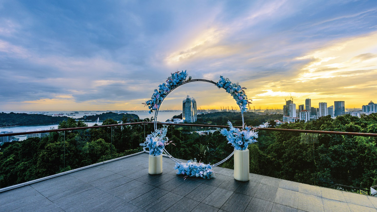 A Hilltop Wedding: Love Ascends to New Heights at Mount Faber Peak